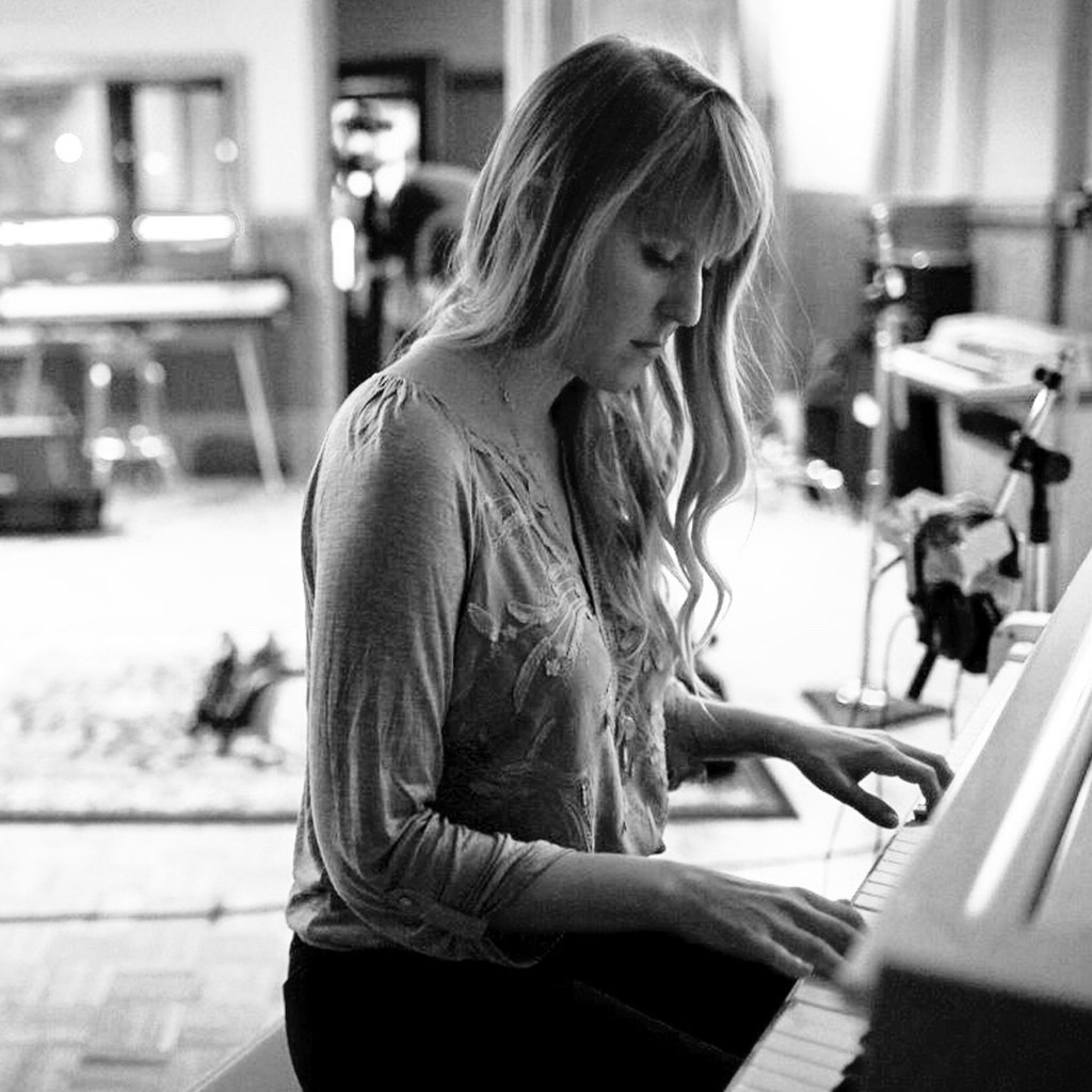 Video Premiere: Anna Elizabeth Laube "Jardim da Estrela" • Americana ...
